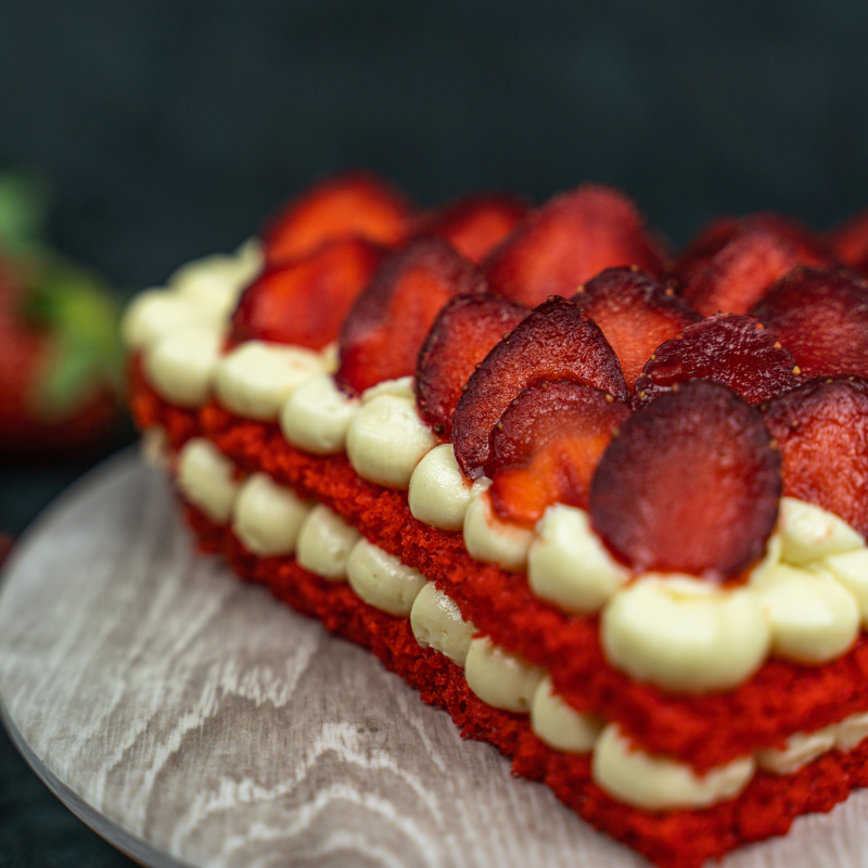 100% Eggless Strawberry Cakes | Season’s Special Bangalore – Dream a Dozen